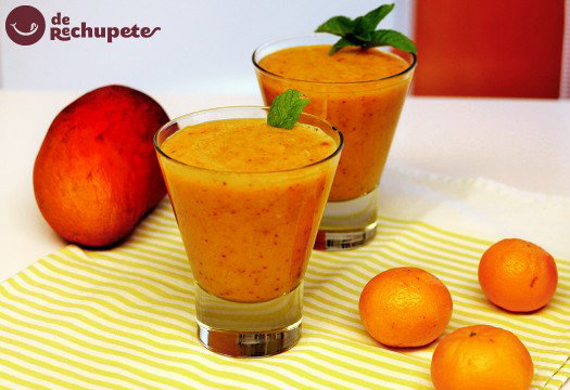 Smothie o batido de naranja y mango