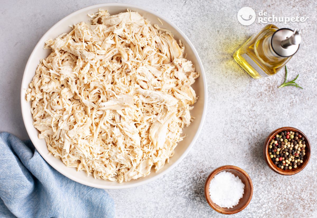 Pollo cocido o hervido jugoso y tierno. Tiempos para la cocción del ...