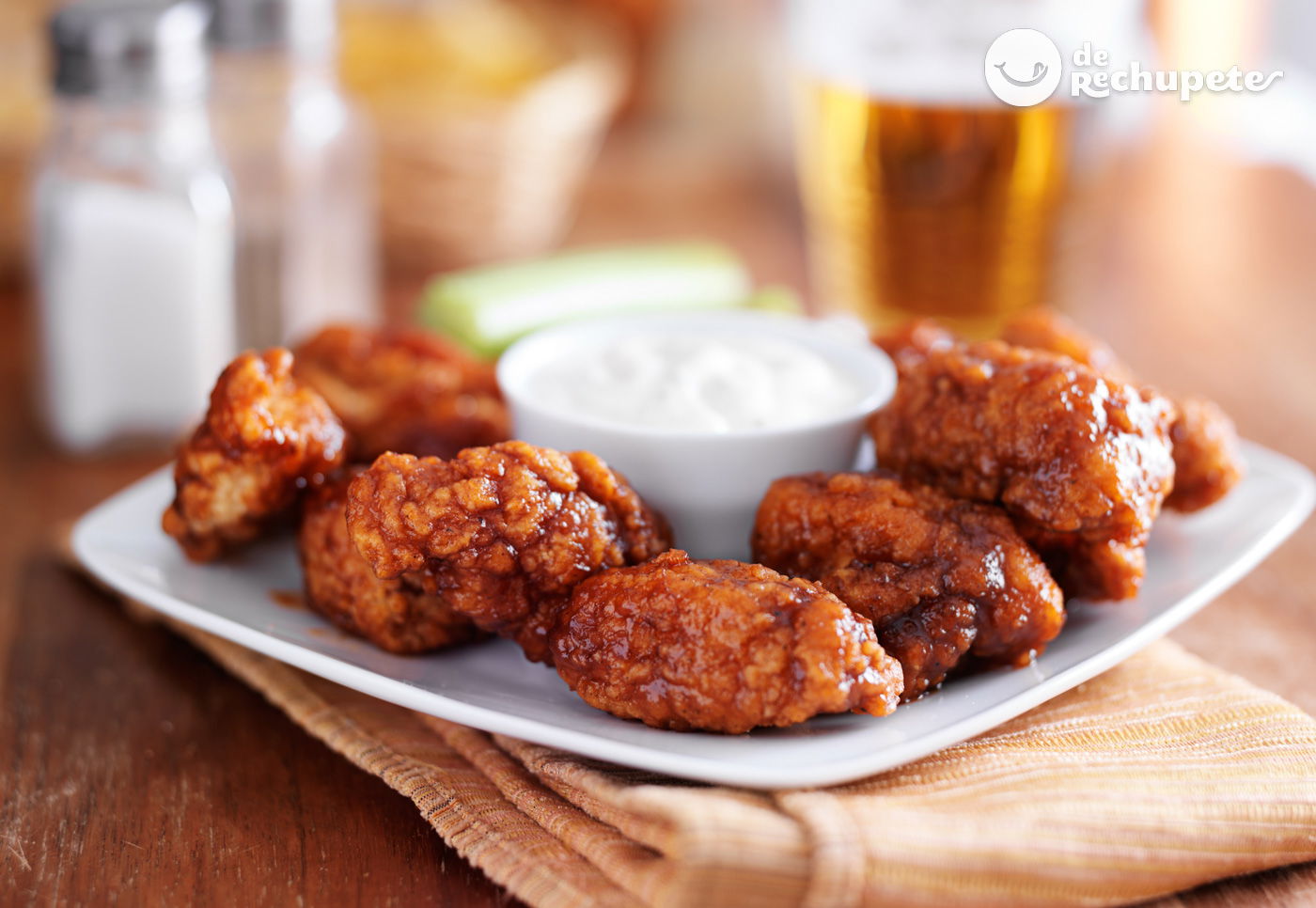 Alitas de pollo frito a la americana. Chicken wings o Buffalo wings ...