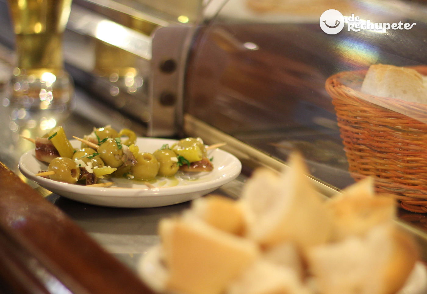 La Gilda clásica. Un símbolo de la gastronomía vasca y de sus pintxos ...