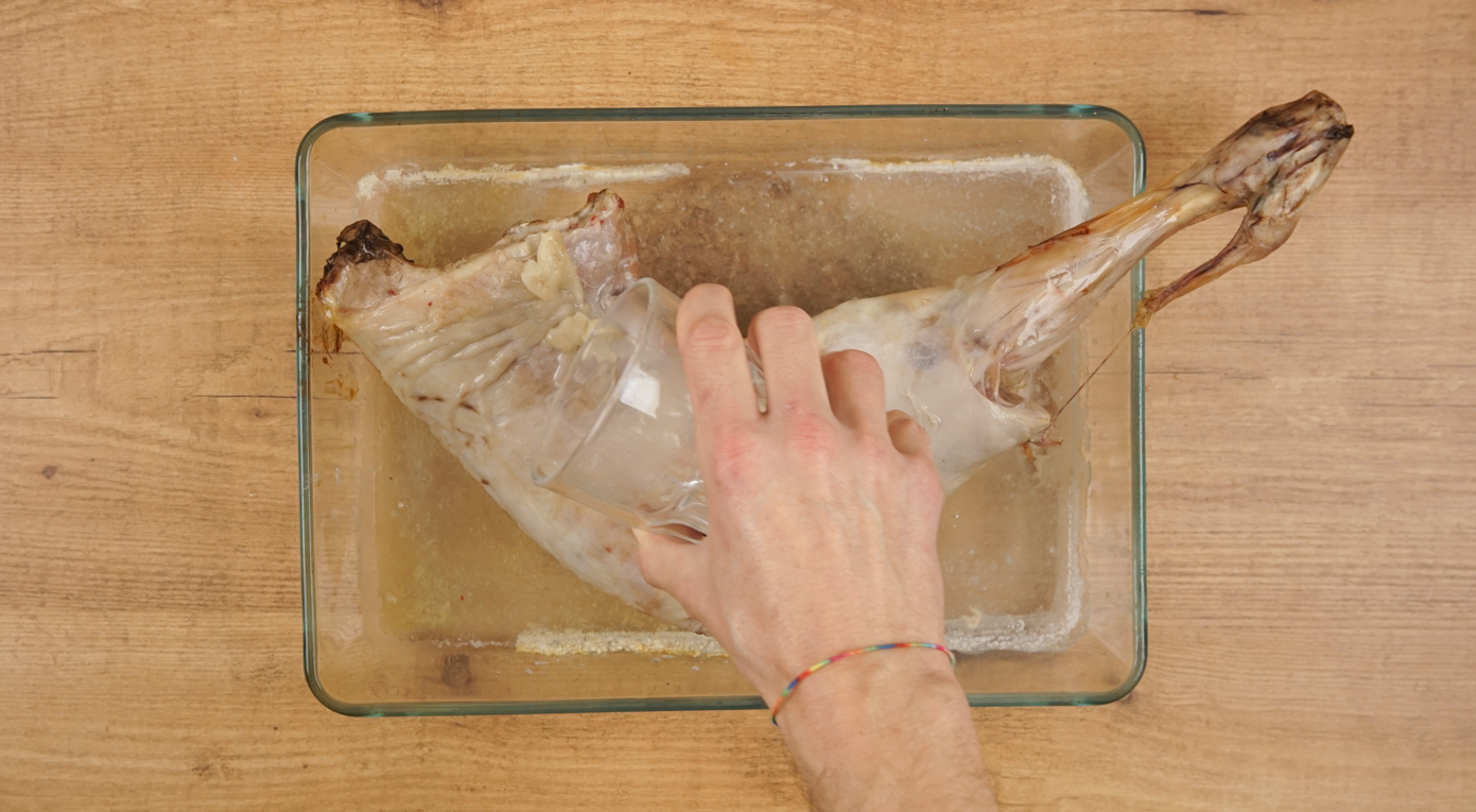 Cómo hacer un lechazo asado al horno - De Rechupete