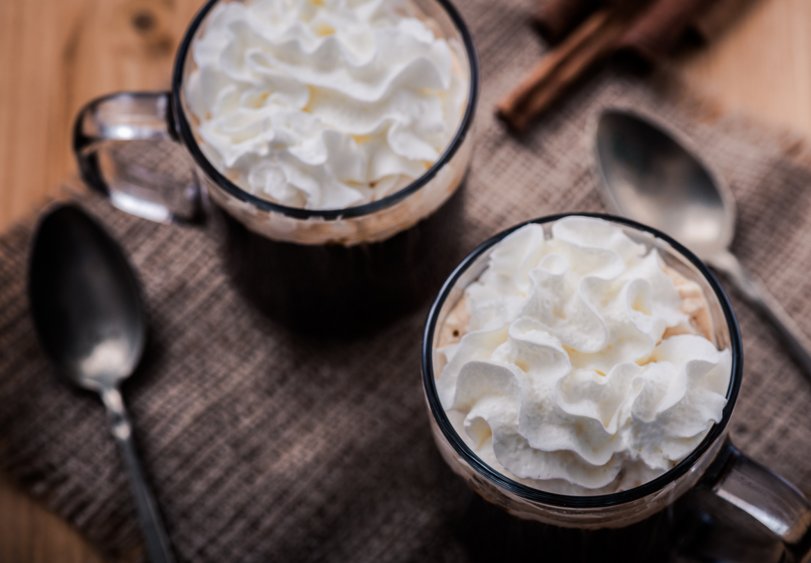 Chocolate suizo a la taza con nata montada - De Rechupete
