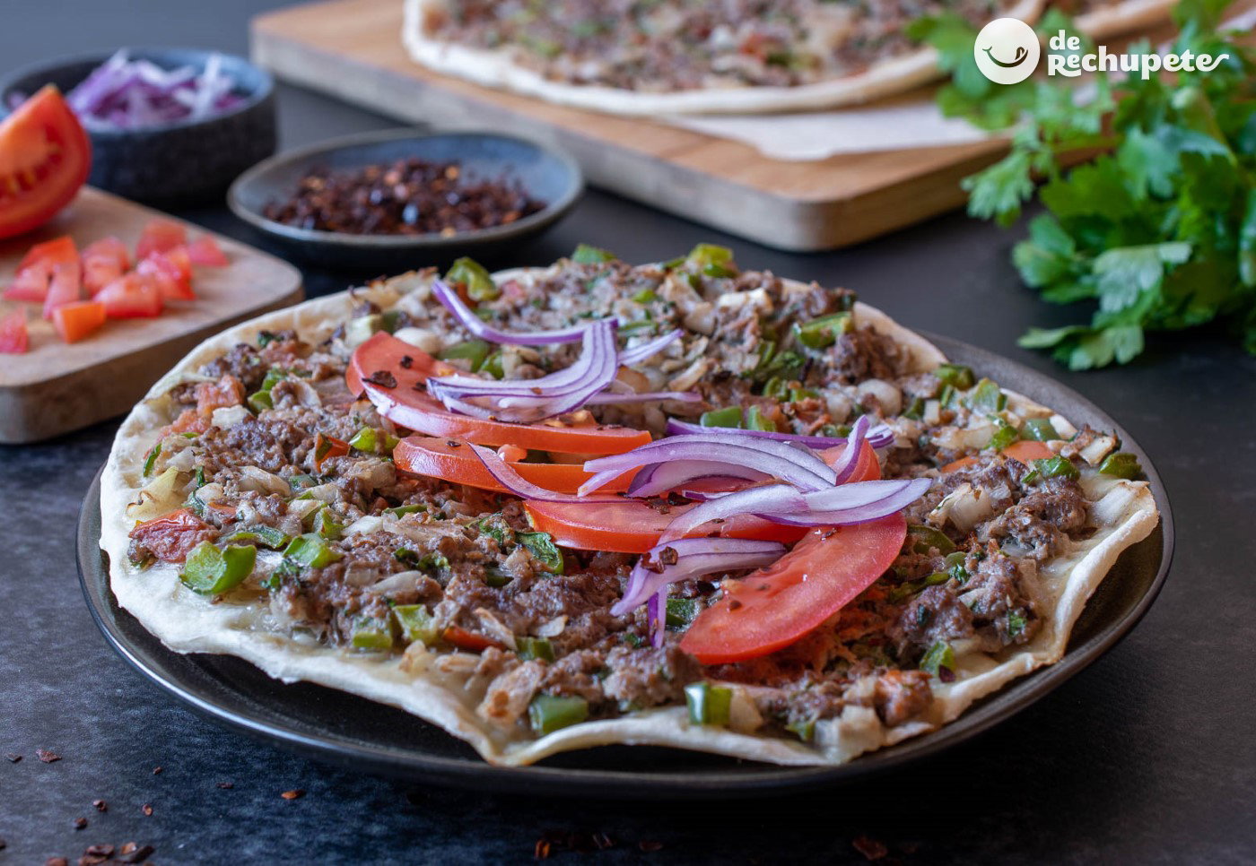 Lahmacun o pizza turca. Receta ideal para comer con las manos