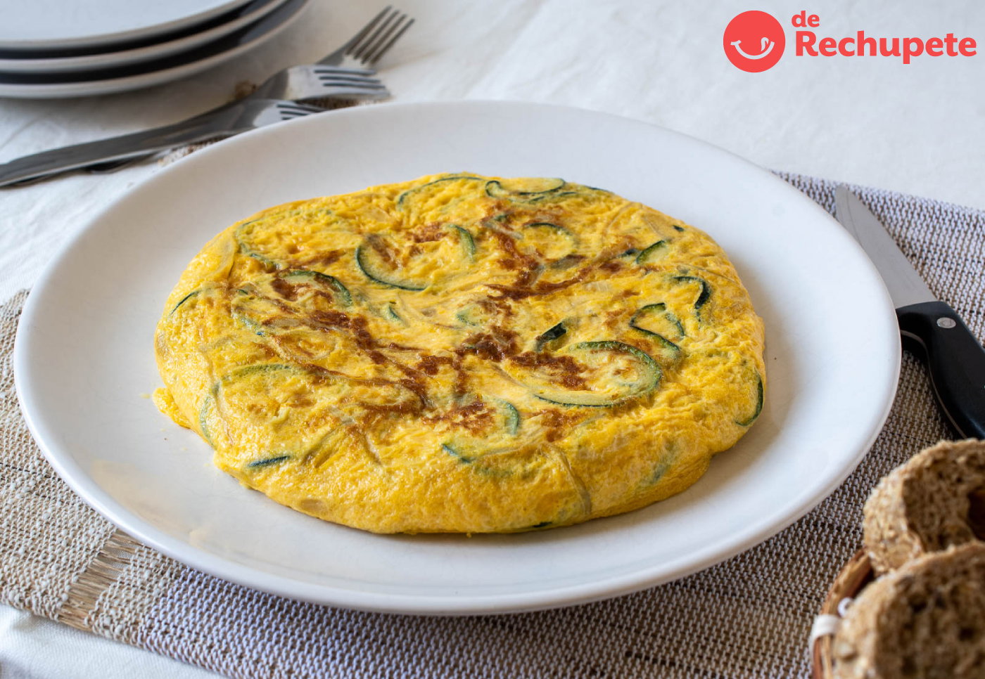 Tortilla de calabacín y cebolla. Una receta muy fácil y saludable
